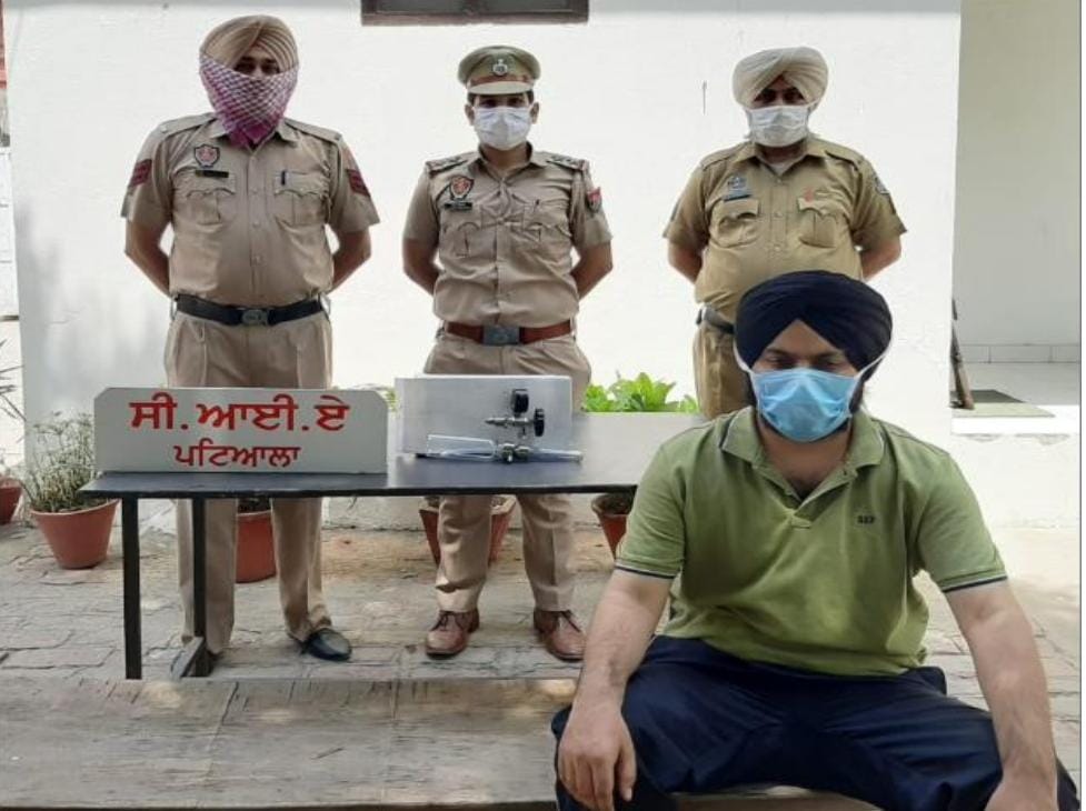 Patiala Police Arrests A Person Selling Oxygen Cylinder Kit At Double ...