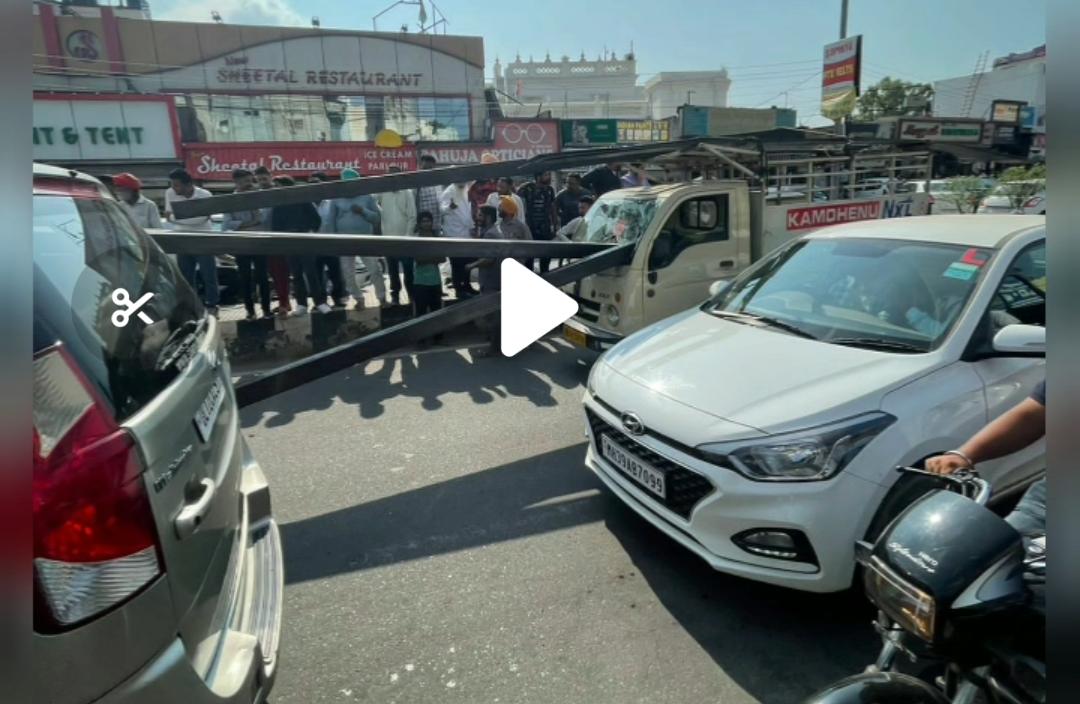 Patiala: Auto carrying goods collided with innova car - Patiala News ...