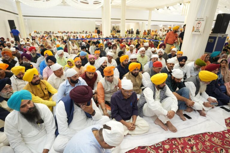 AAP CONVENER ARVIND KEJRIWAL AND CM BHAGWANT MANN PARTICIPATE IN KIRTAN DARBAR TO COMMEMORATE ...
